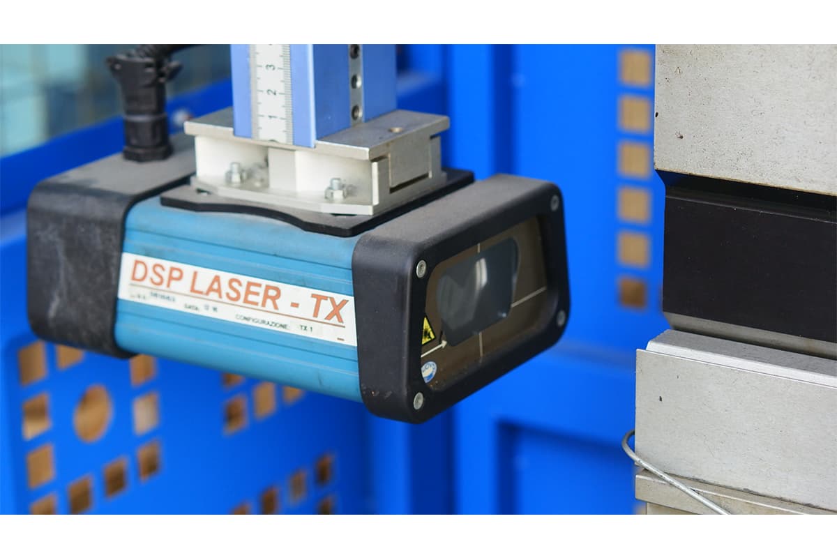 Press Brake Advantages and Disadvantages: A Comprehensive Guide - ADH ...