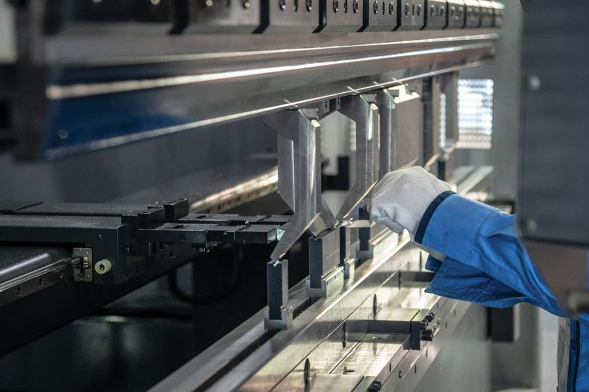 Les bases de la presse plieuse : Introduction - ADH Machine Tool