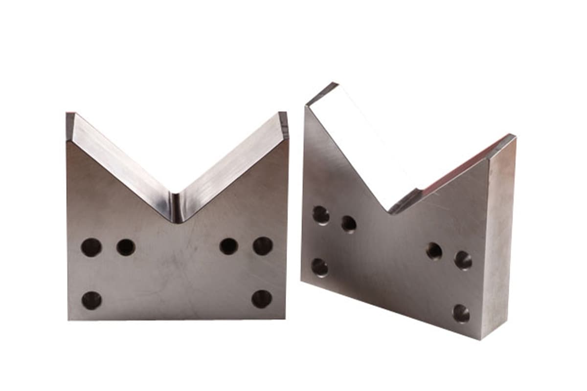 Types of Shear Blades Used in Hydraulic Shearing Machines - Machine RFQ