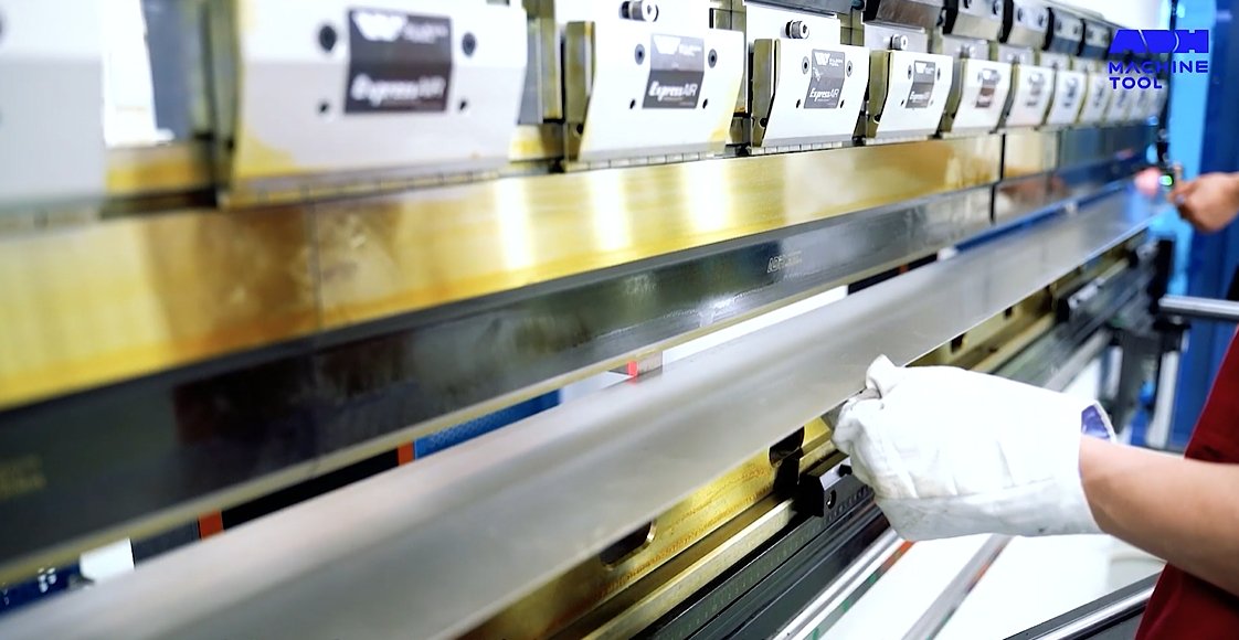 Paano Mag-Setup ng Press Brake Tooling - ADH Machine Tool