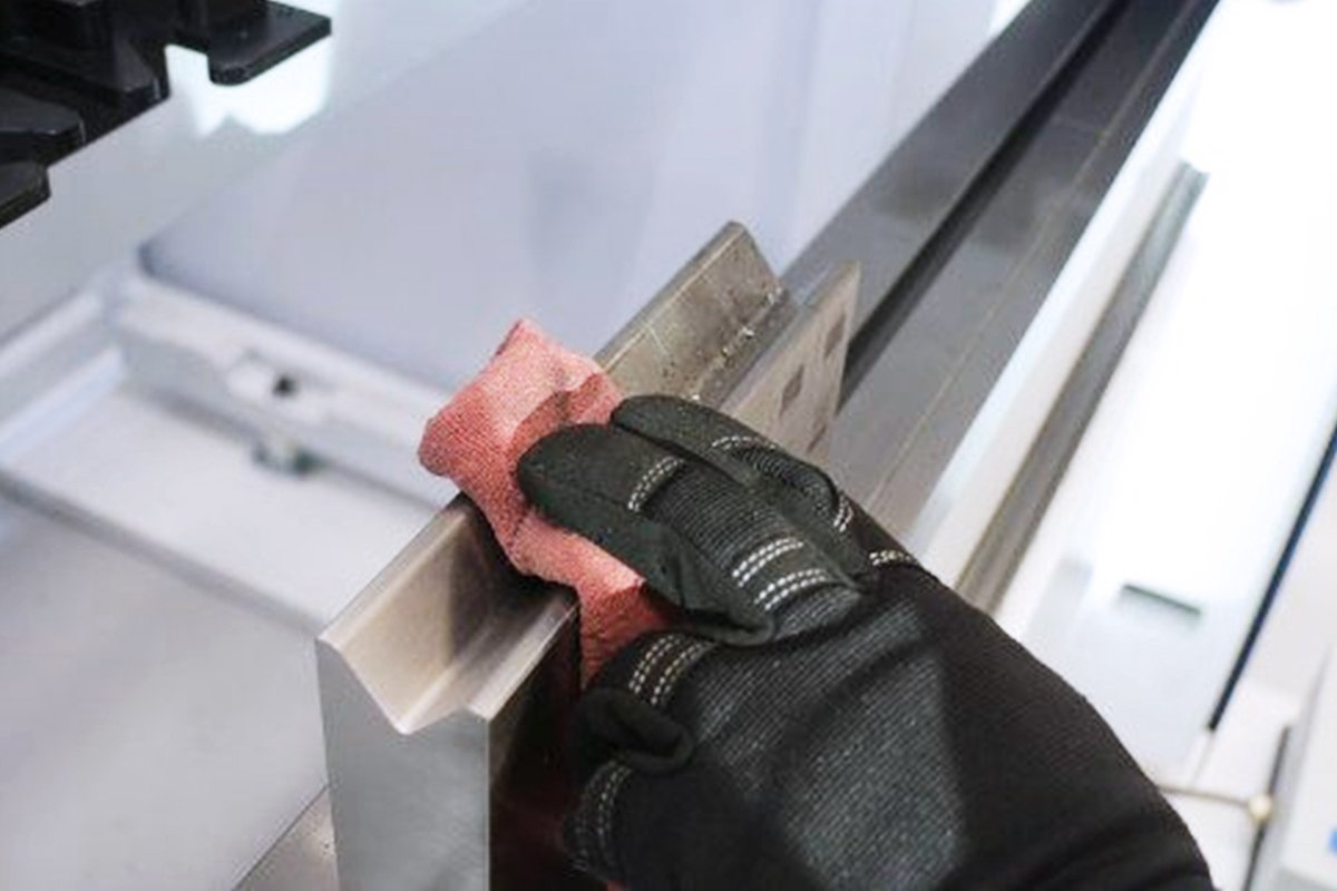 How to Remove Press Brake Pit Metal: The Zero-Damage Guide - ADH ...